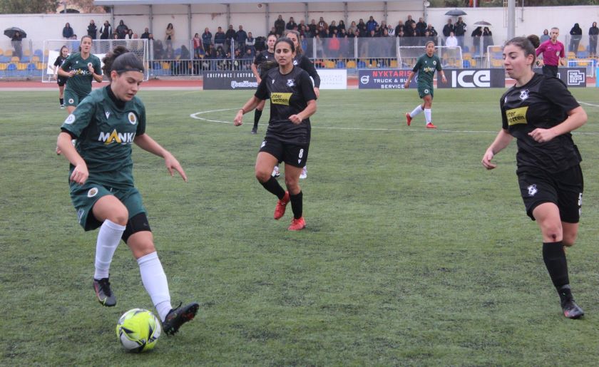 “Ασπρόμαυρο” το κρητικό ντέρμπι των γυναικών | athlitiko